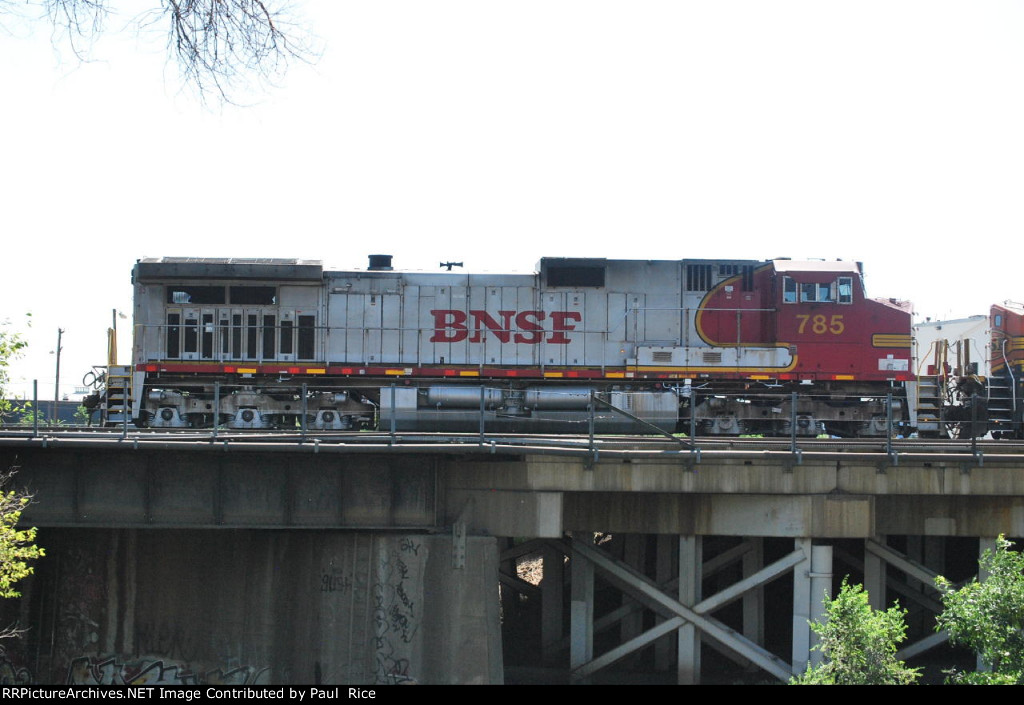 BNSF 785